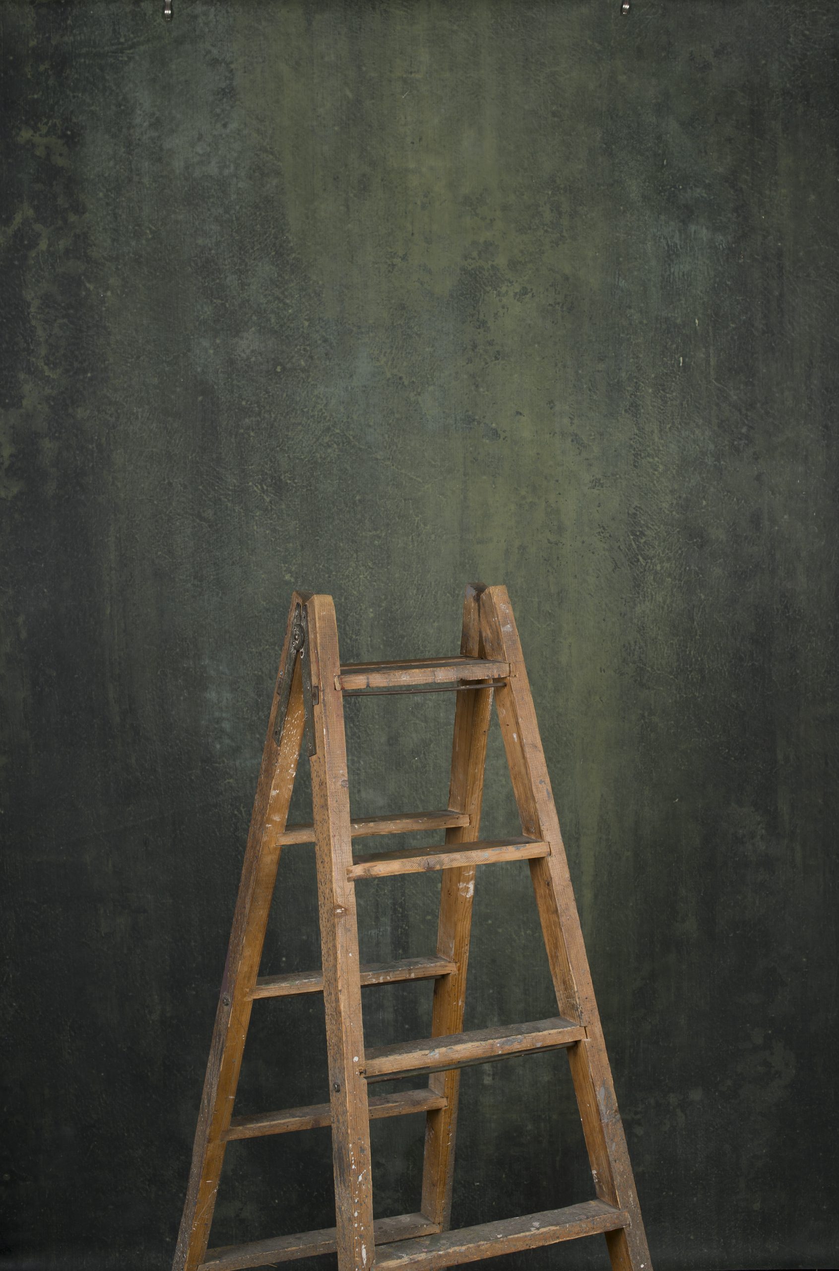 12469 Green Distressed Text M - GravityBackDrops